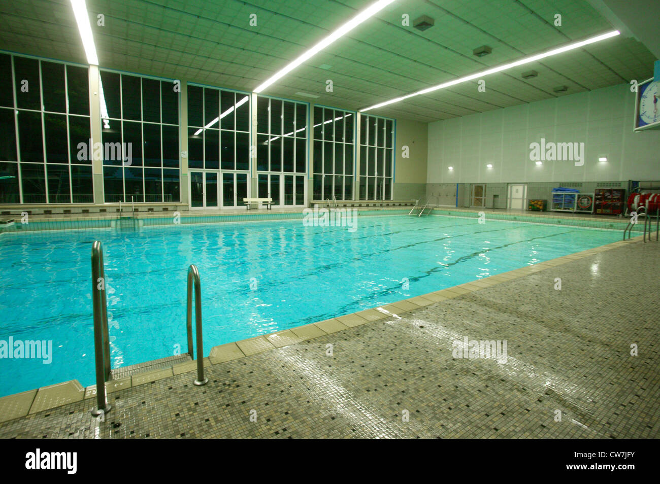 Indoor swimming pools hi-res stock photography and images - Alamy