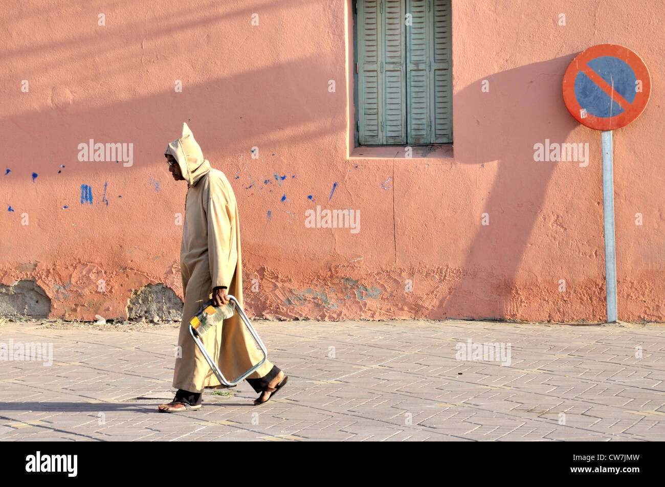 Man in traditional djellabah hi-res stock photography and images - Alamy