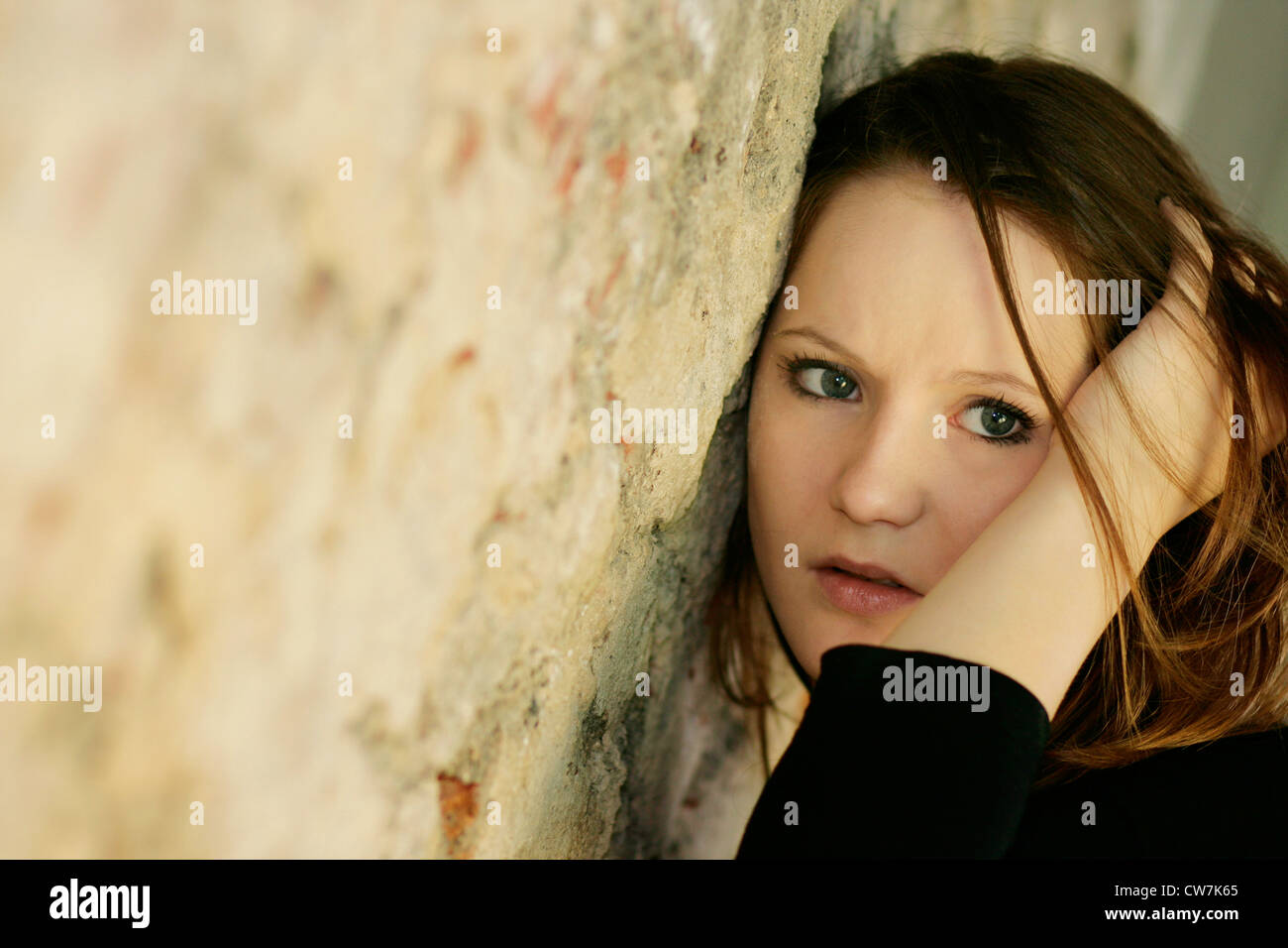 Woman head against wall scared hi-res stock photography and images - Alamy