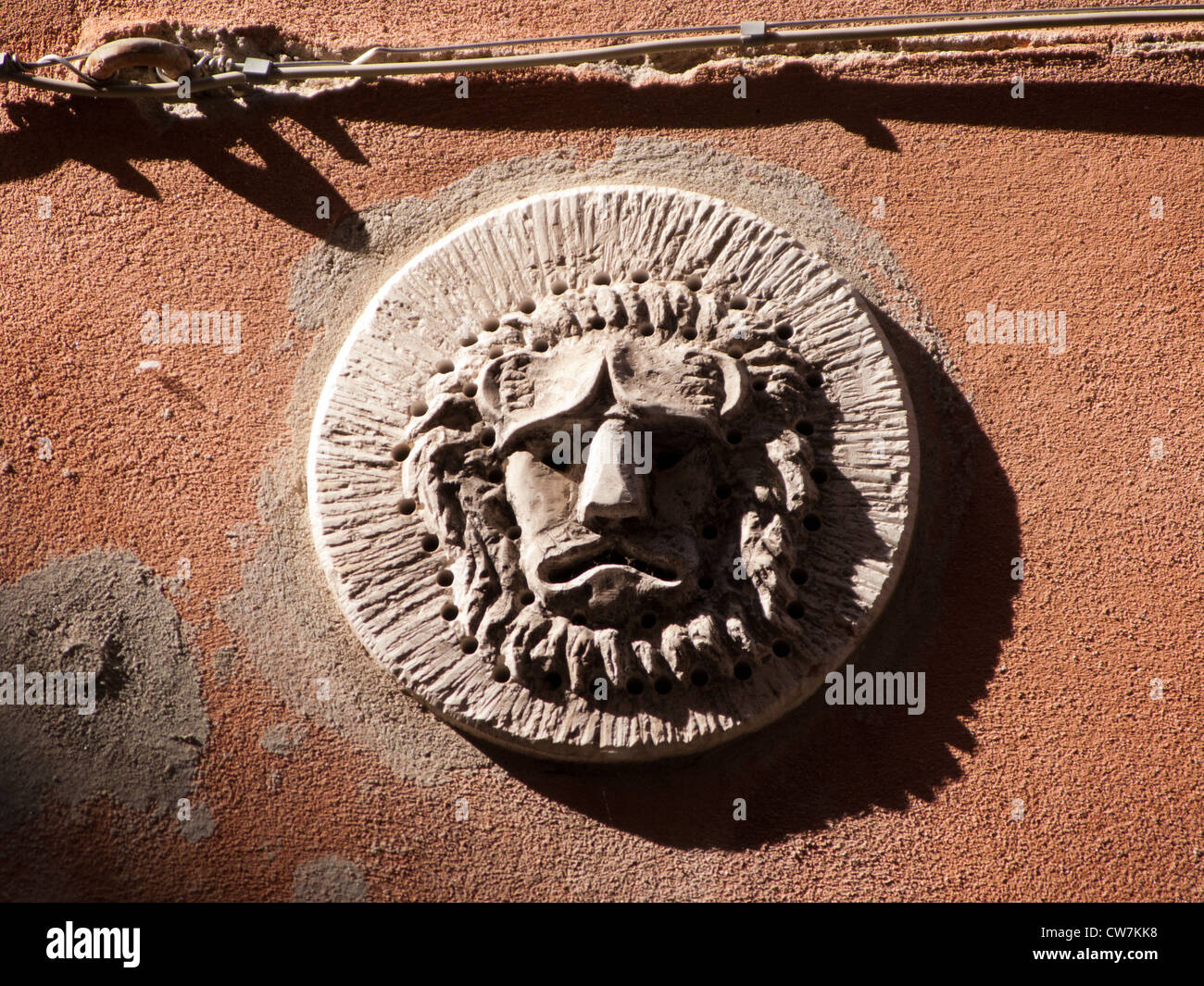 Lions head statue hi-res stock photography and images - Alamy