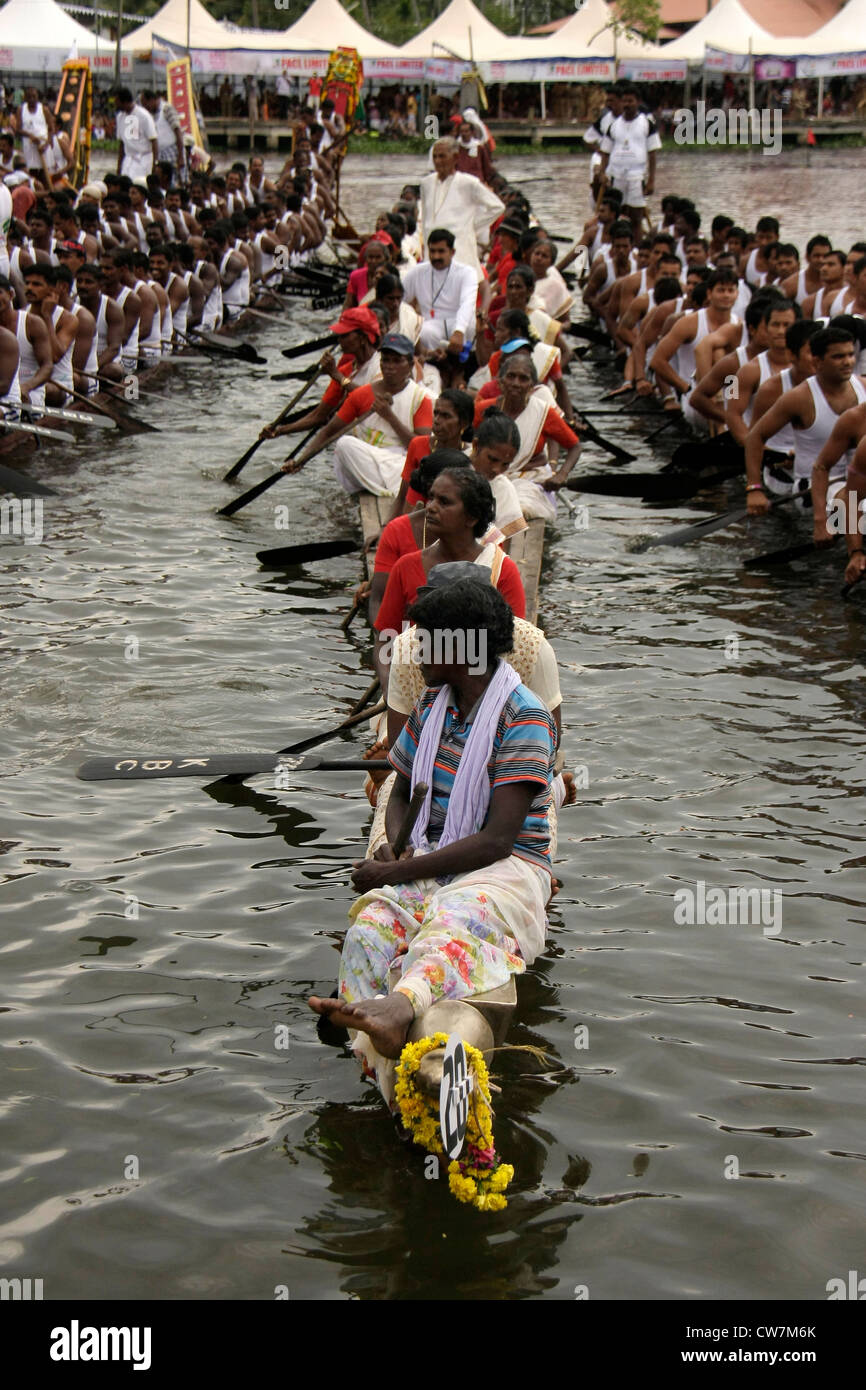 rowers from nehru trophy snakeboat race or chundan vallam race in ...