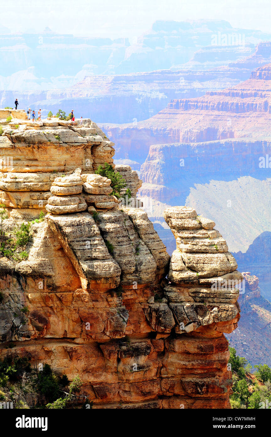 An overlook at the popular South Rim of the Grand Canyon Stock Photo ...