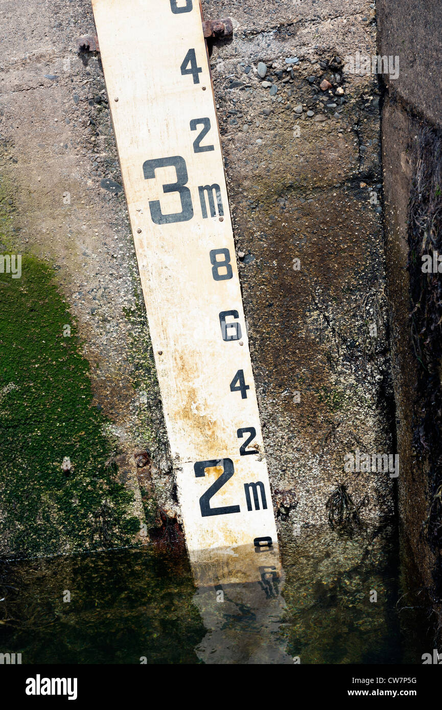 Depth scale tide hi-res stock photography and images - Alamy