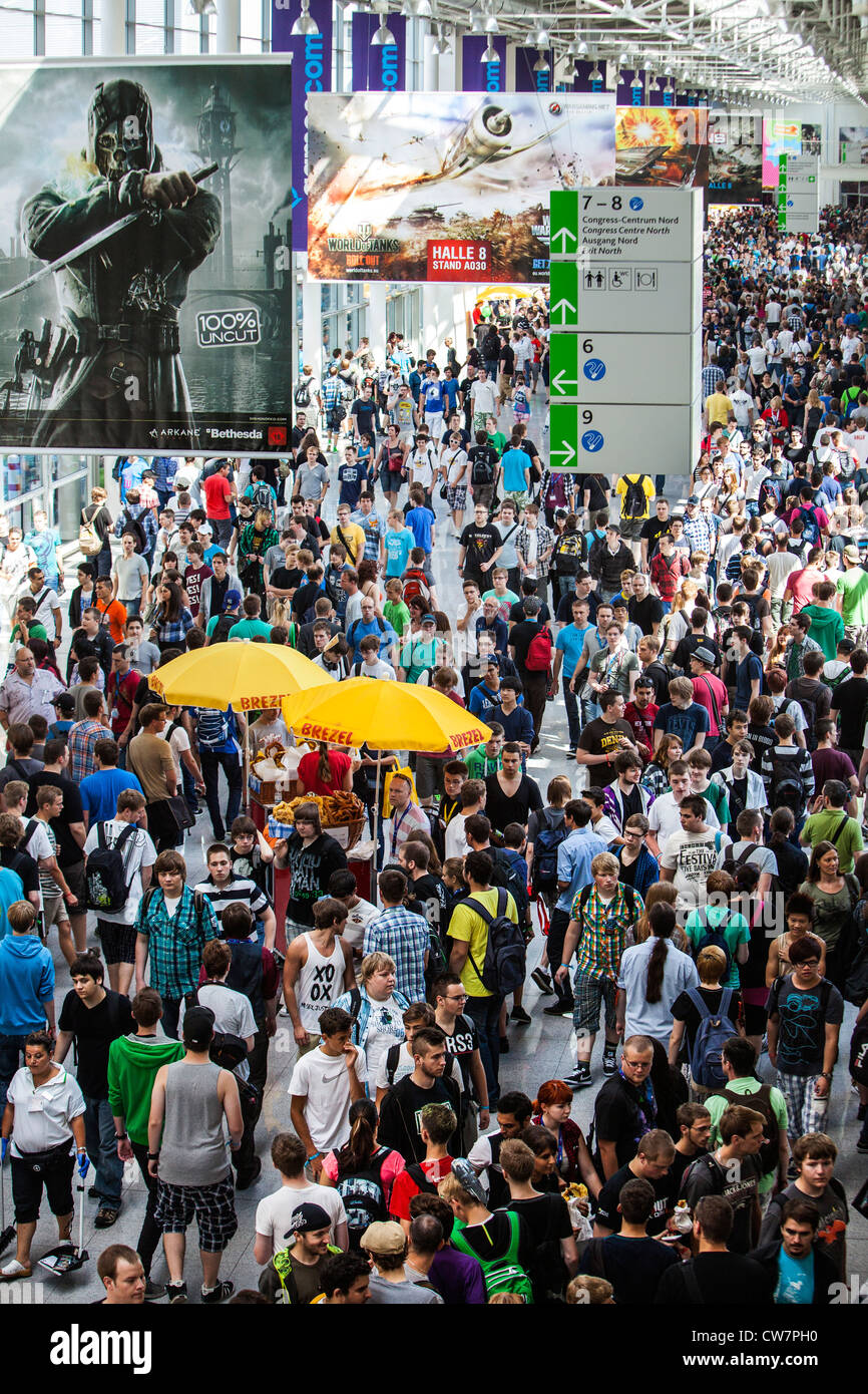 Video games convention hi-res stock photography and images - Alamy