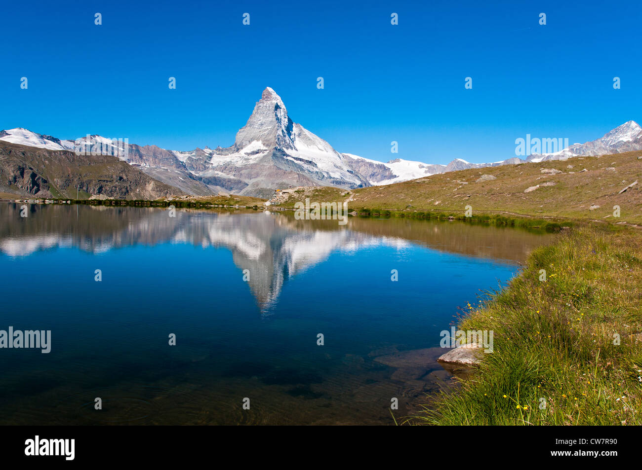 Stellisee lake with Matterhorn reflected in the background, Zermatt ...