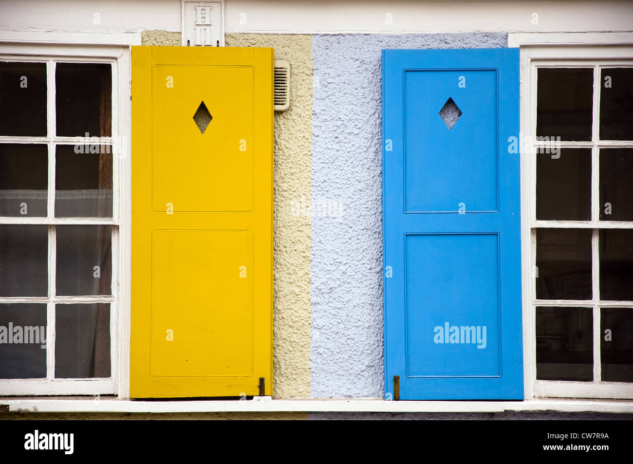 Yellow shutter hi-res stock photography and images - Alamy