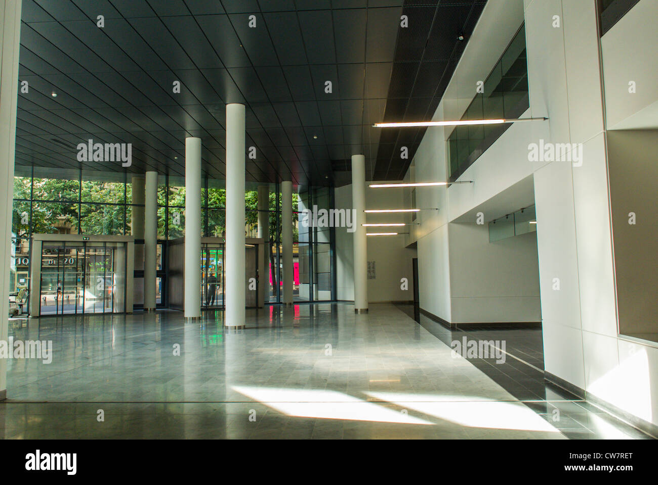 Modern hospitals hi-res stock photography and images - Alamy