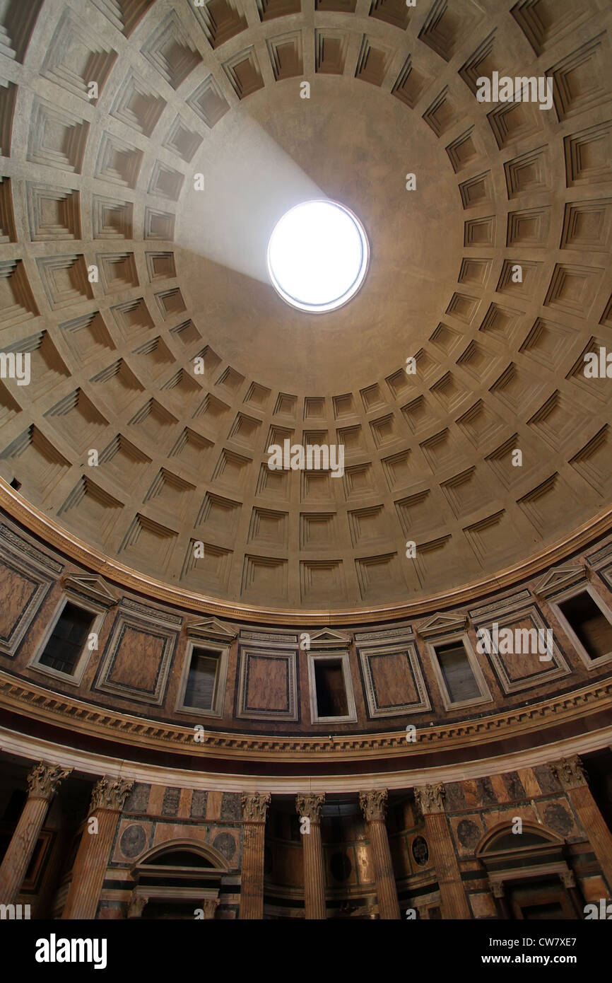 Italy rome pantheon dome skylight hi-res stock photography and images ...