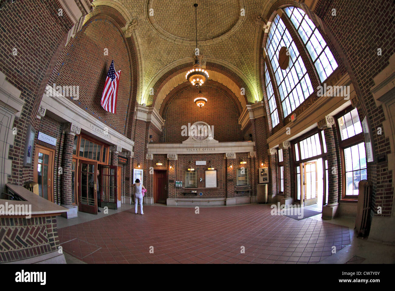 Train station Larkin Plaza Yonkers New York Stock Photo - Alamy