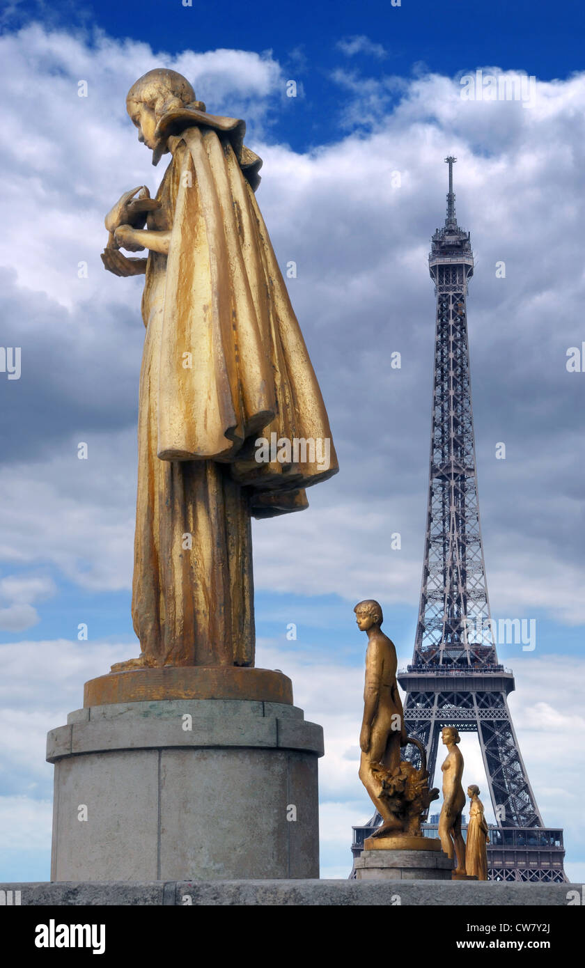 Gold statue trocadero paris france hi-res stock photography and images ...