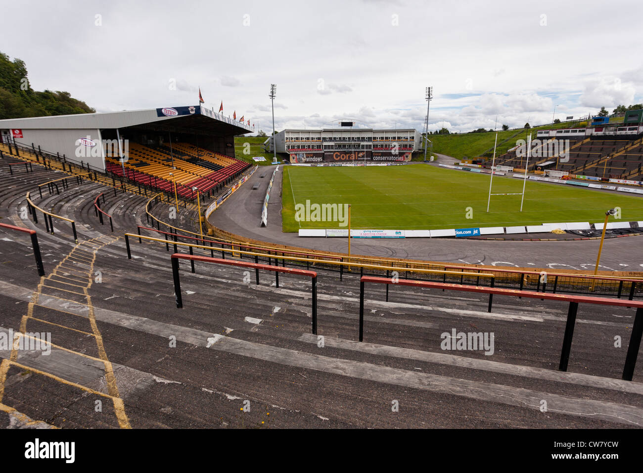 Football terraces 1930s hi-res stock photography and images - Alamy