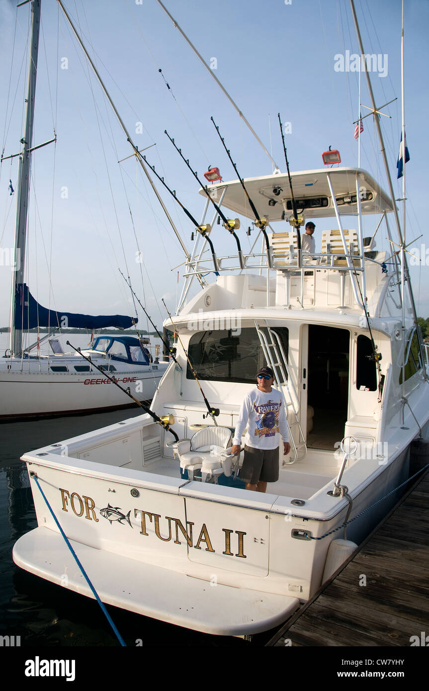 The Marina Puesta del Sol with its charter operation, the Fortuna ...