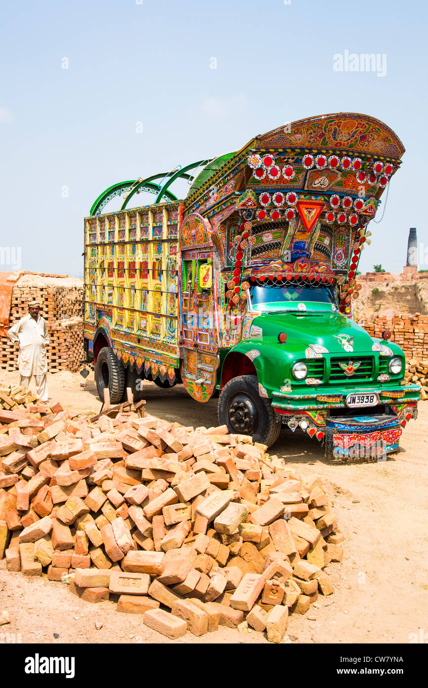 Truck transporting bricks hi-res stock photography and images - Alamy
