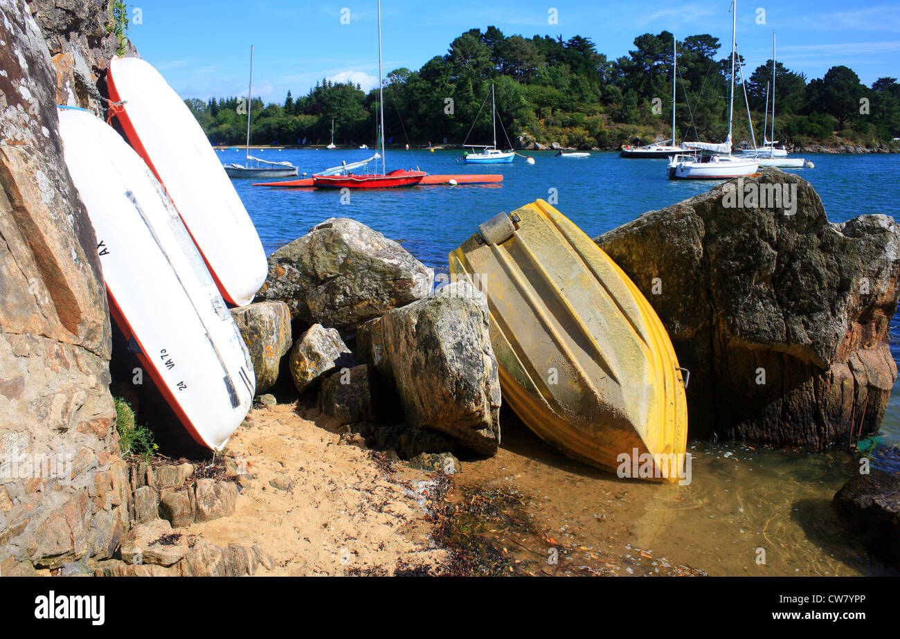 Rowing boats leaning against wall, Beach, Route du Moreac, Moreac ...