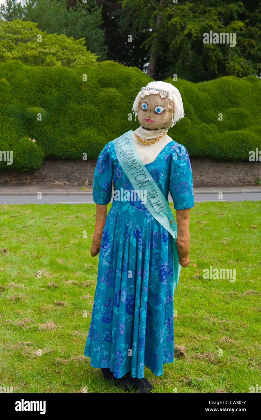 Villages scarecrow festival hi-res stock photography and images - Alamy