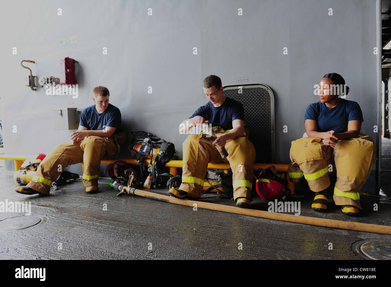 U s navy damage control fireman hi-res stock photography and images - Alamy