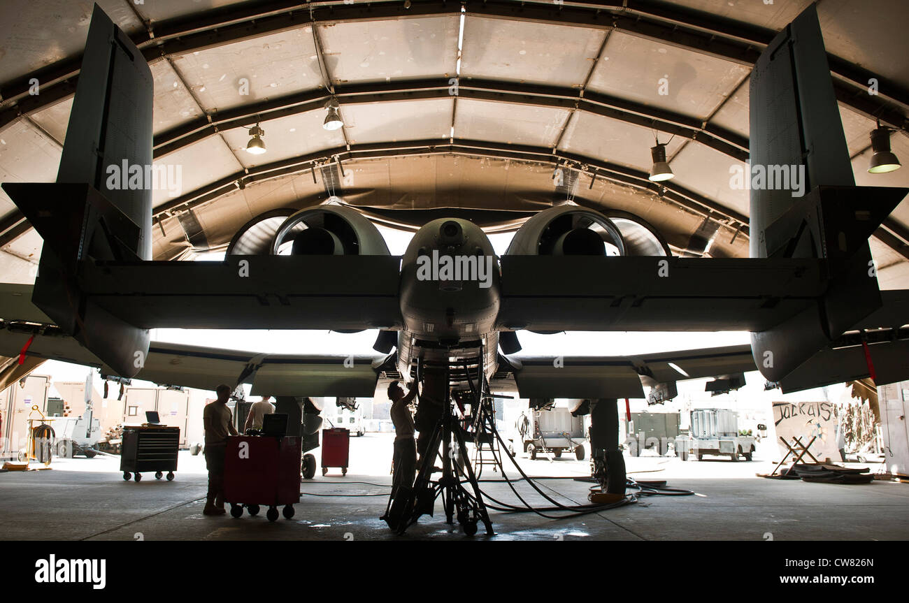 Maintainers with the 455th Expeditionary Maintenance Squadron work on a ...