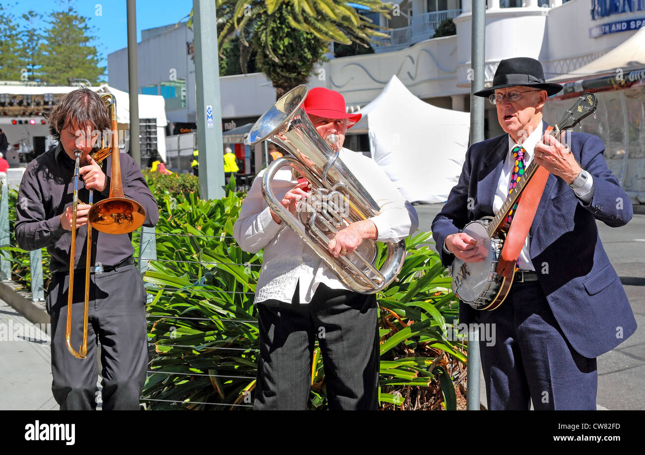 Broadbeach Jazz Festival trio of musicians play to street audience ...