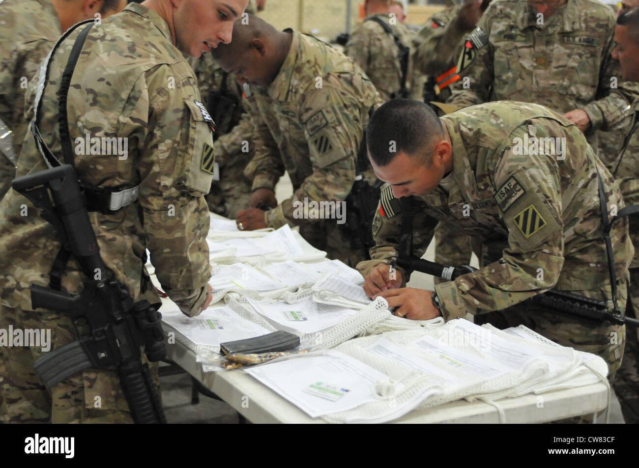Third Infantry Division Soldiers from Headquarters and Headquarters ...