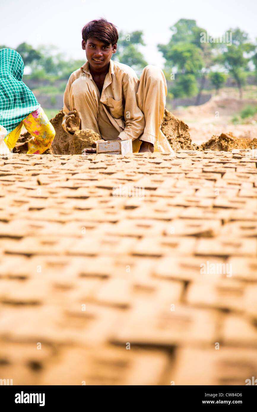 Making bricks at a brick works in Punjab Province, Pakistan Stock Photo ...