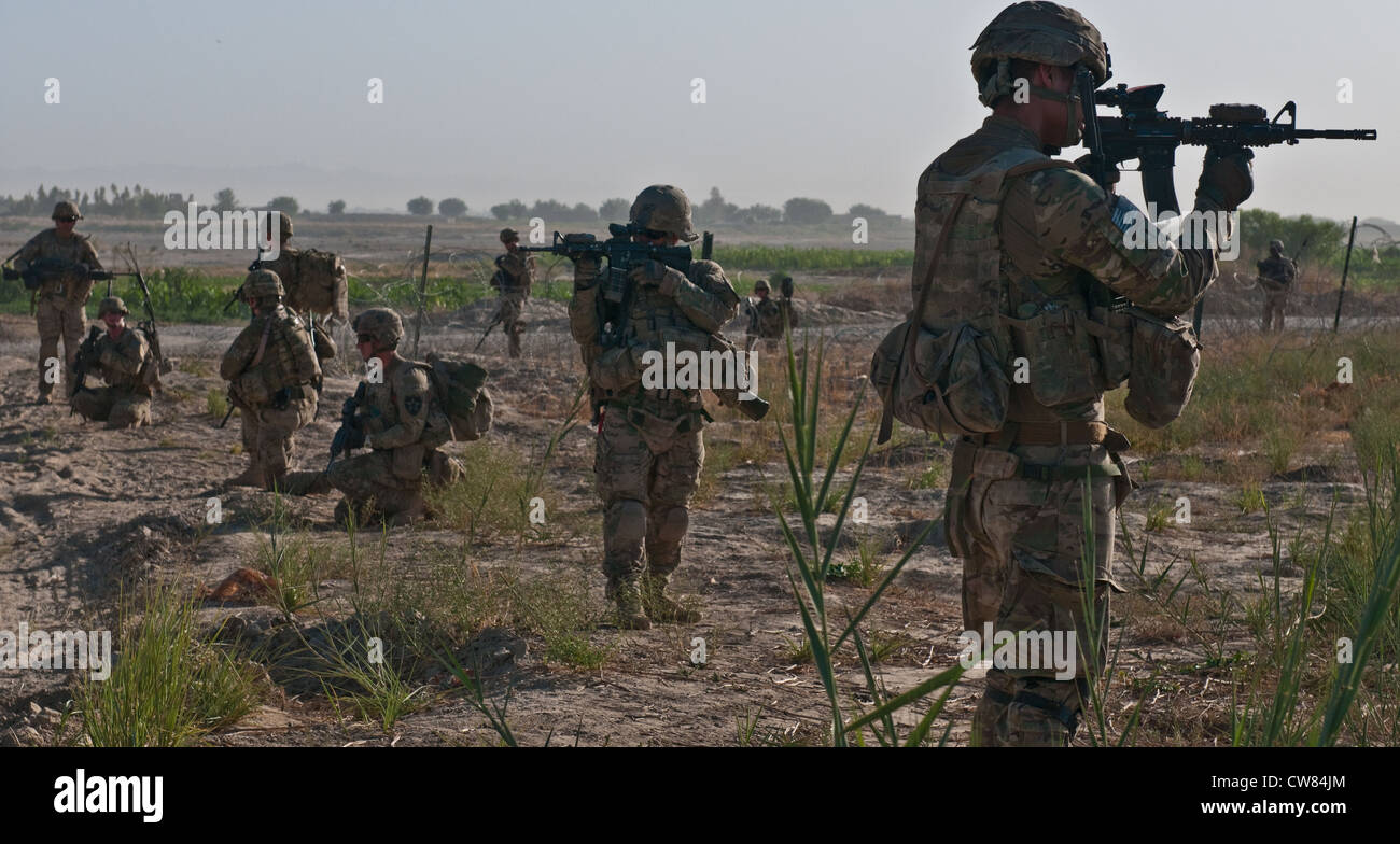 Soldiers with 2nd Platoon, Apache Company, 1st Battalion, 23rd Infantry ...