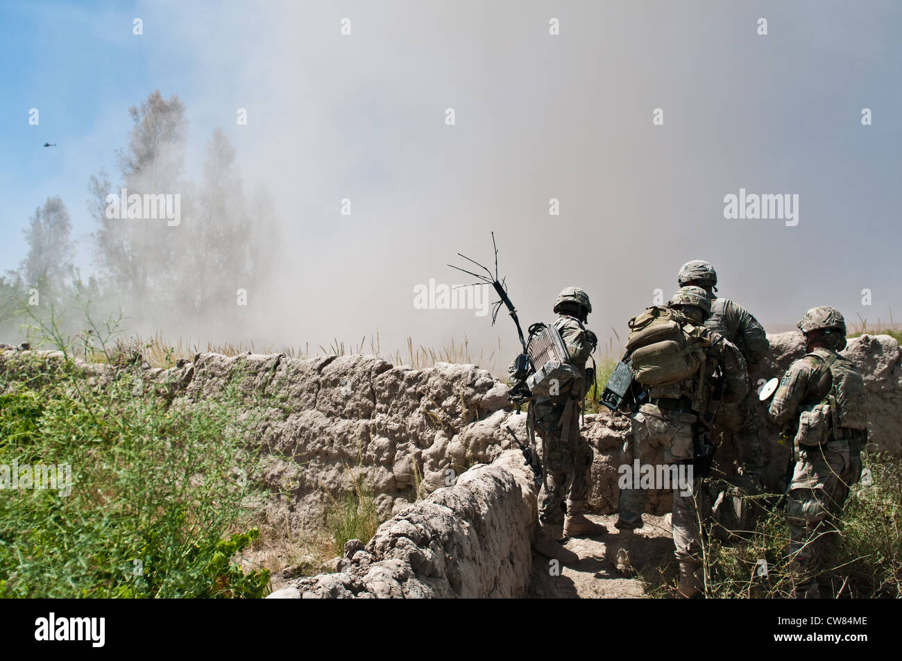 Soldiers with 2nd Platoon, Apache Company, 1st Battalion, 23rd Infantry ...