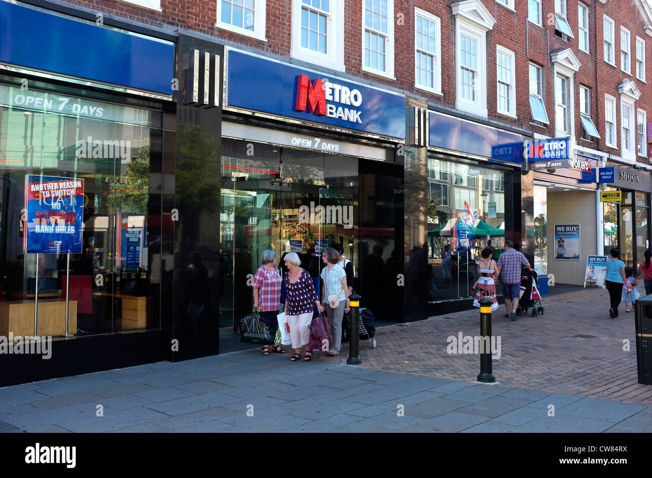 Metro bank branch exterior hi-res stock photography and images - Alamy
