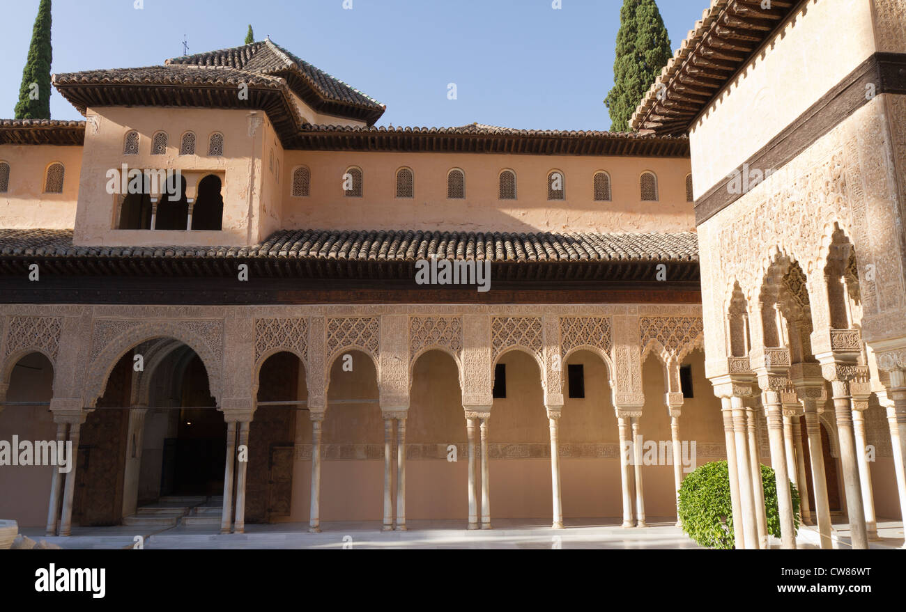 Courtyard of the lions at the alhambra in granada hi-res stock ...