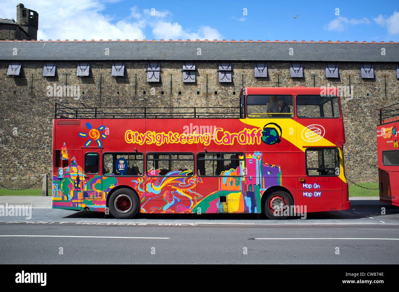 Cardiff bus hi-res stock photography and images - Alamy