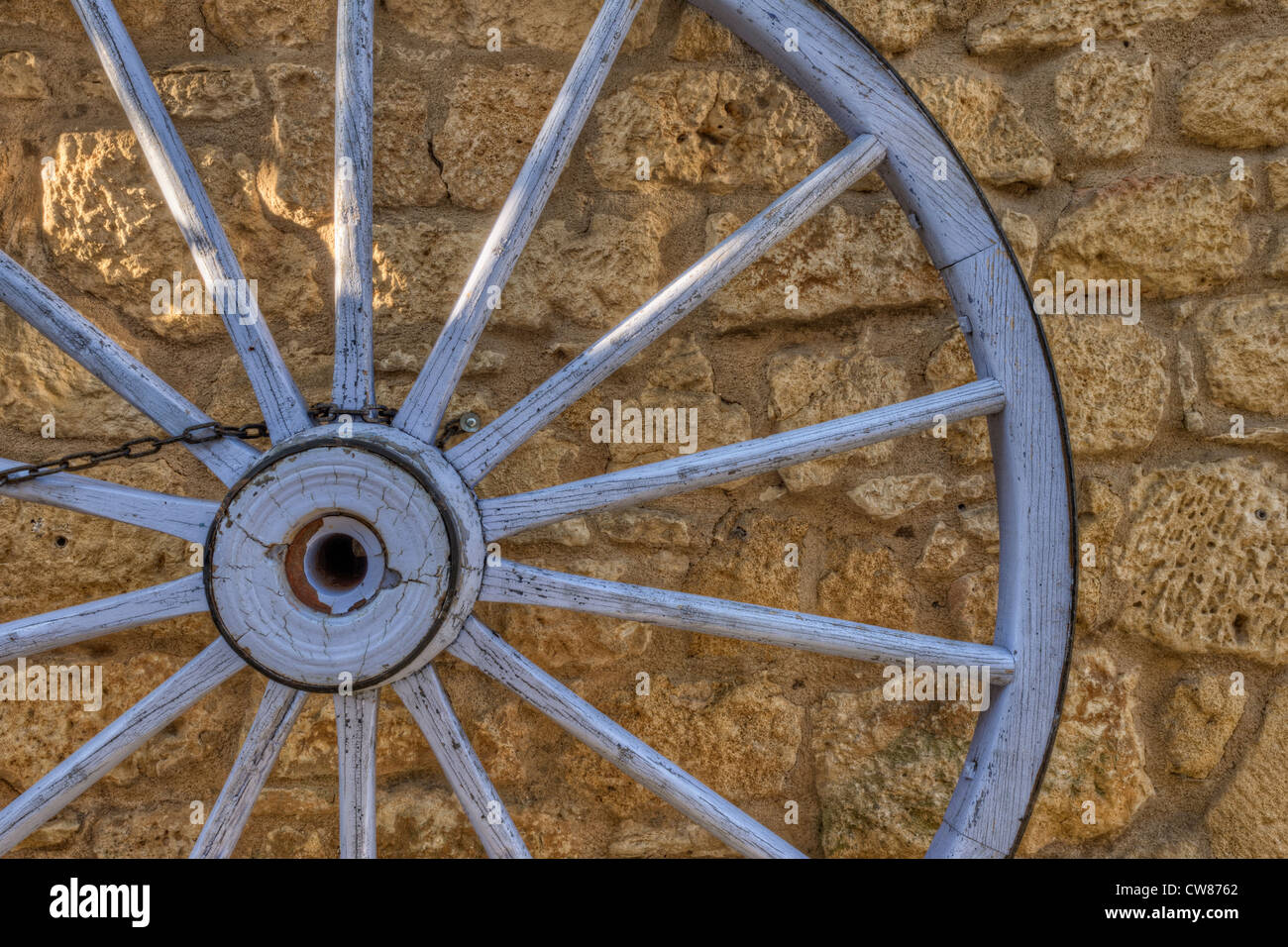 Old wagon wheel hi-res stock photography and images - Alamy