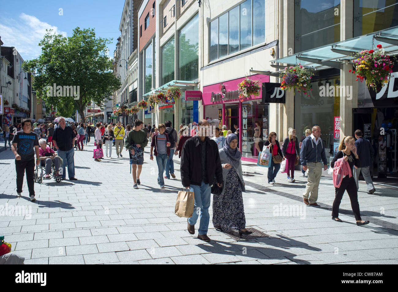 Queen shopping centre hi-res stock photography and images - Alamy