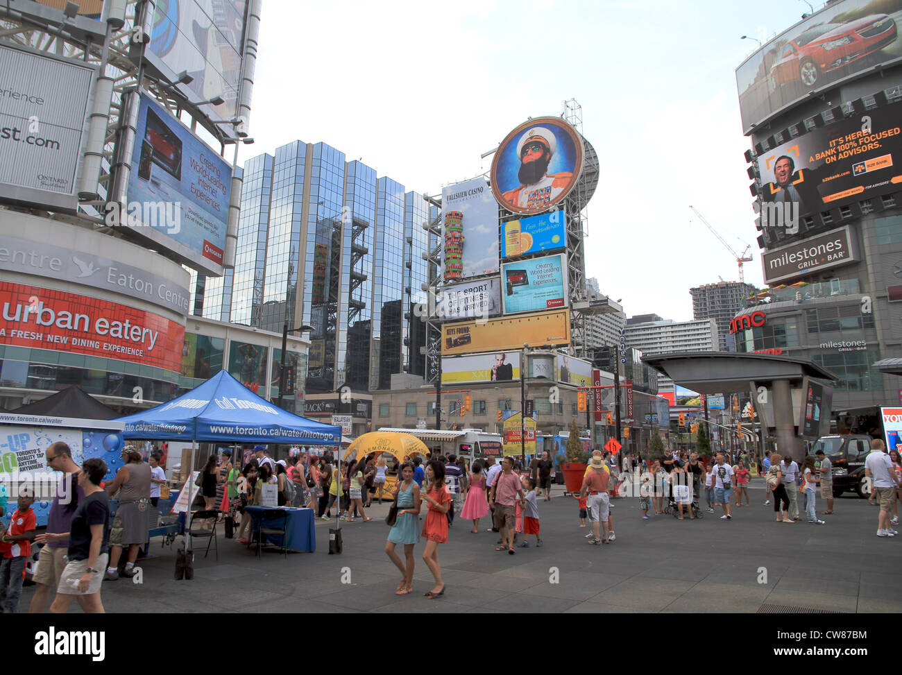 Dundas square billboards ads hi-res stock photography and images - Alamy