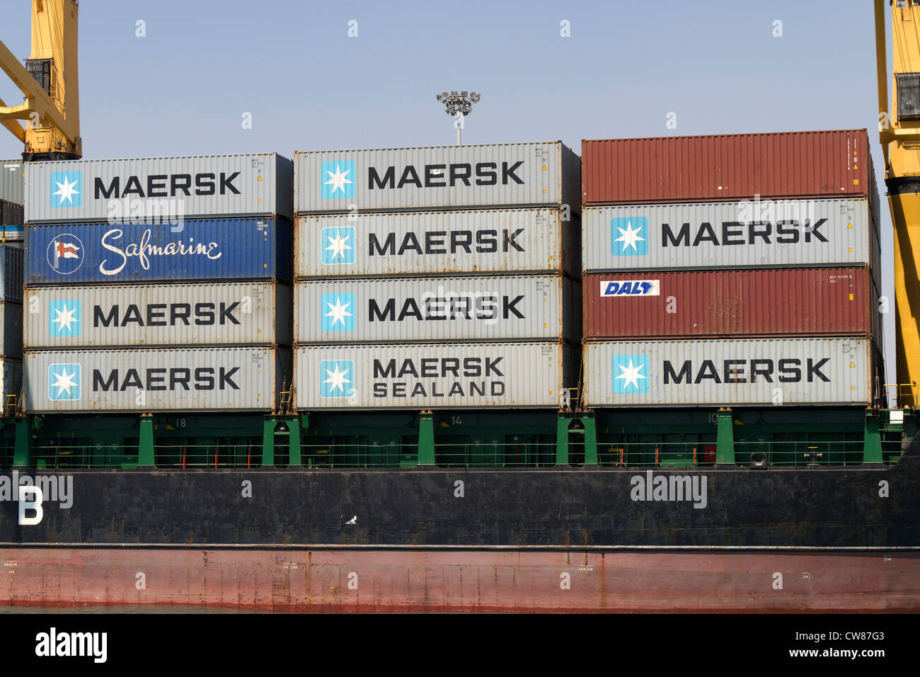 Maersk container ship loading and unloading hi-res stock photography ...