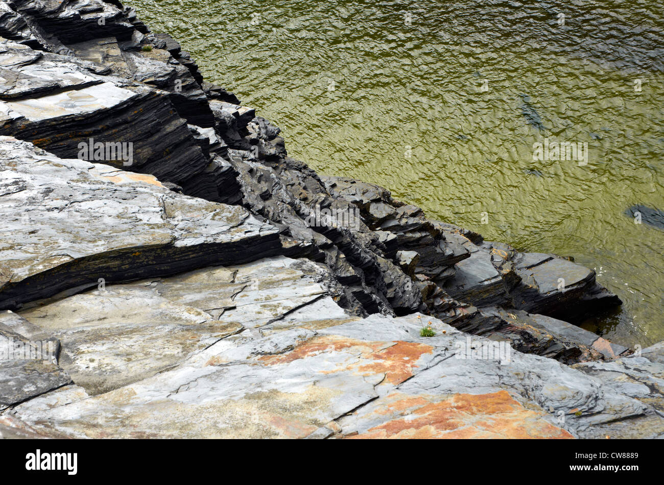 Cornwall delabole slate rugged cliffs hi-res stock photography and ...