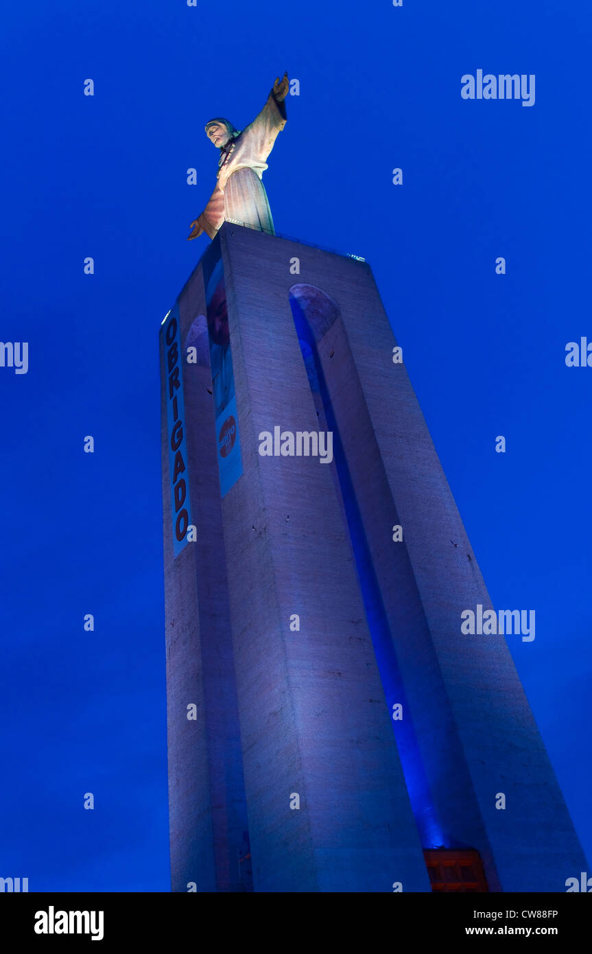 Huge statue christ king hi-res stock photography and images - Alamy