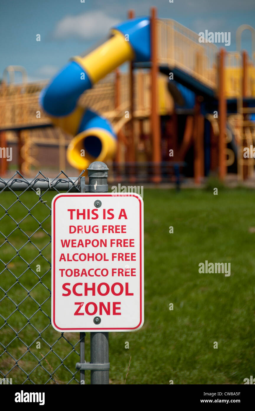 Drug free zone sign Stock Photo - Alamy