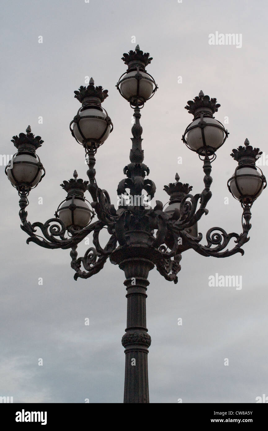 An ornate lamp post in the Piazza San Pietro in the Vatican Stock Photo ...