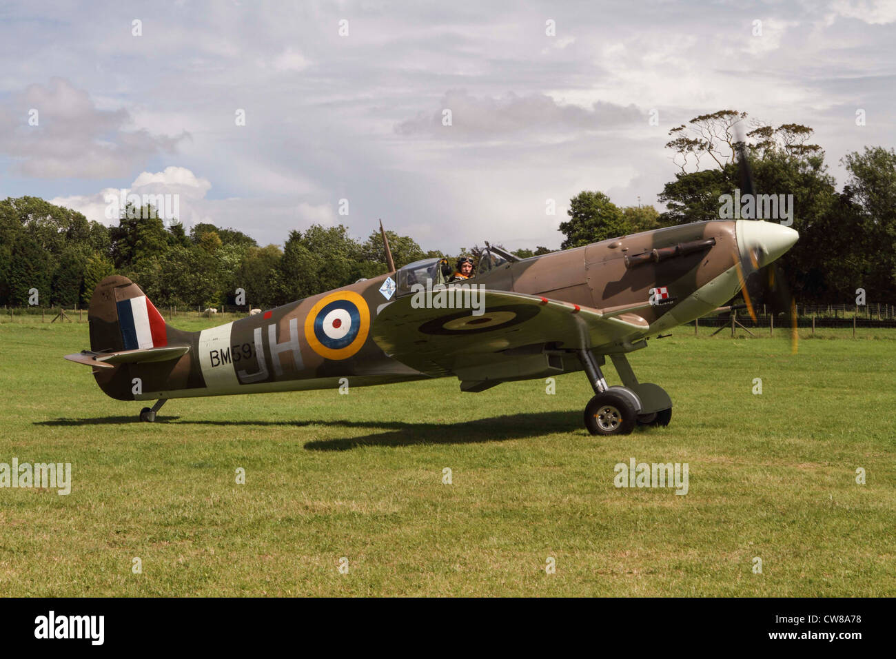 Spitfire bm597 hi-res stock photography and images - Alamy