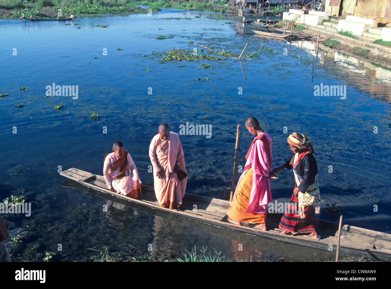 Three nuns hi-res stock photography and images - Alamy