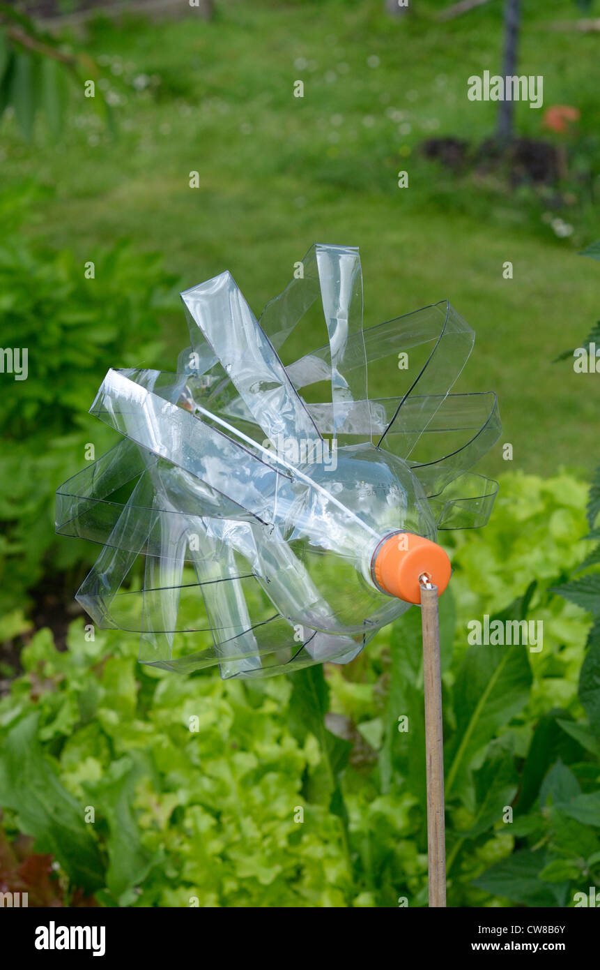 Bird scarer hi-res stock photography and images - Alamy