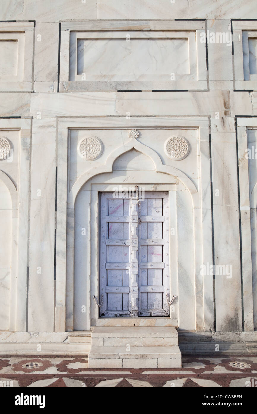 Taj mahal door hi-res stock photography and images - Alamy