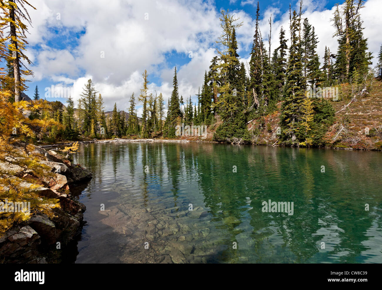 Blue lake north cascades hi-res stock photography and images - Alamy