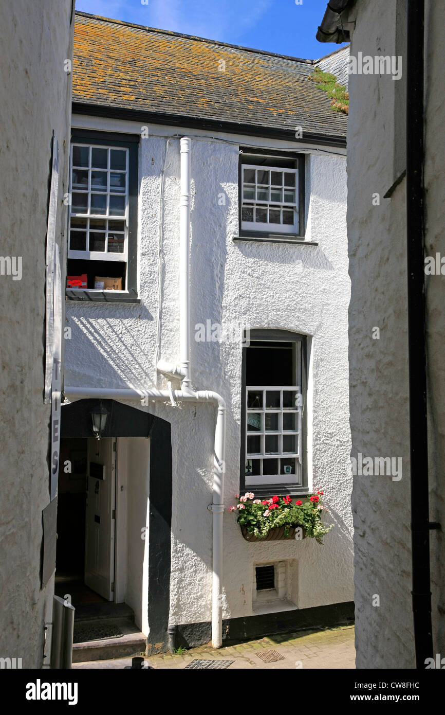 Cornish white painted cottage in Port Isaac Cornwall Stock Photo - Alamy