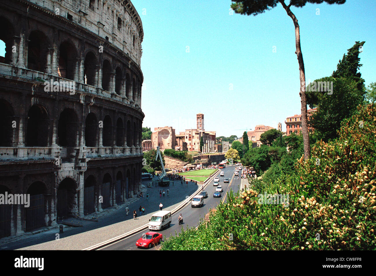 Rome, traffic at the Colosseum Stock Photo - Alamy