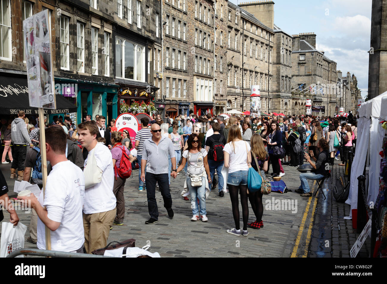 Busy High Street on the Royal Mile during the Edinburgh Festival Fringe ...