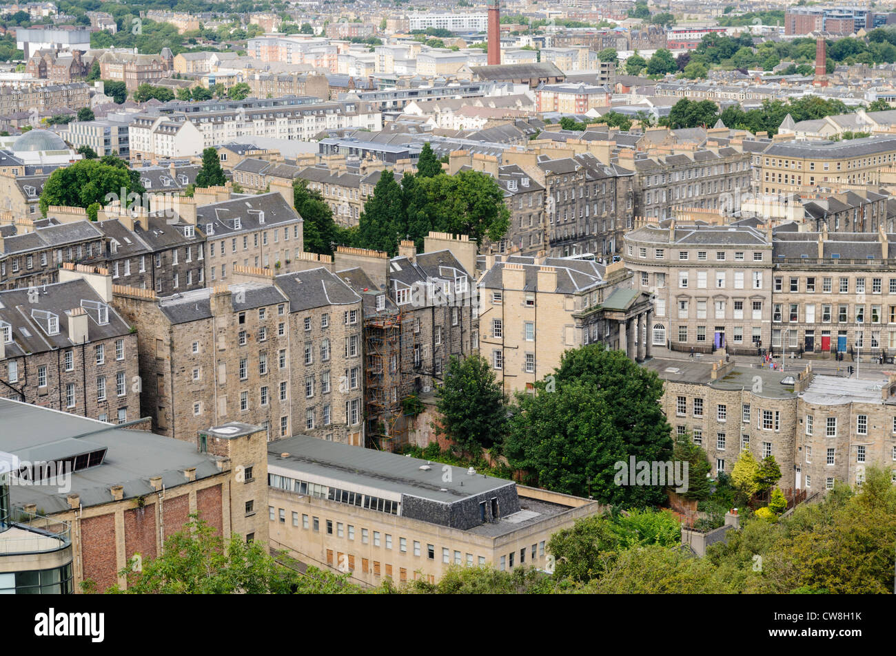 Edinburgh houses stone buildings hi-res stock photography and images ...