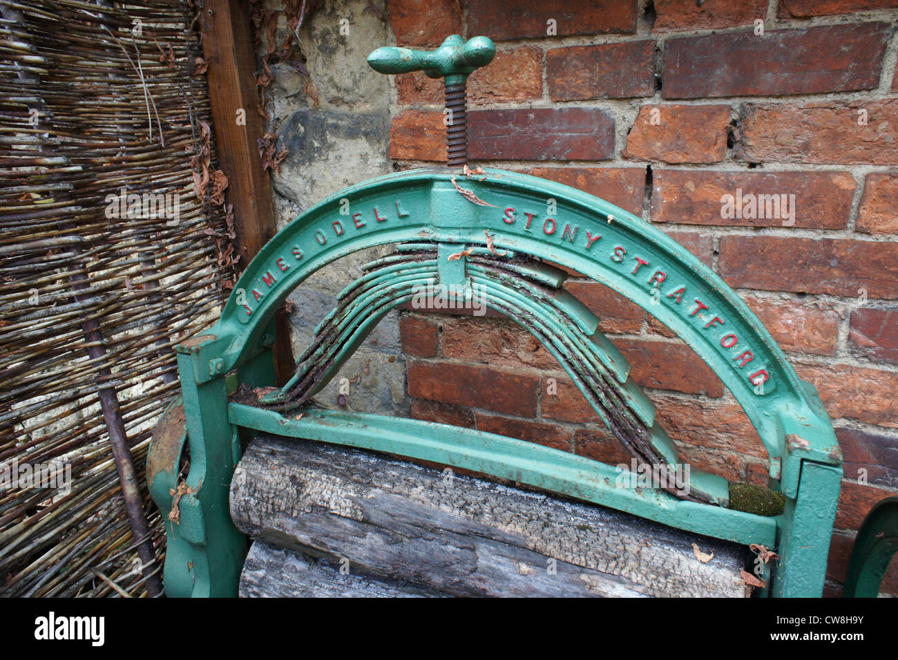 Old mangle hi-res stock photography and images - Alamy