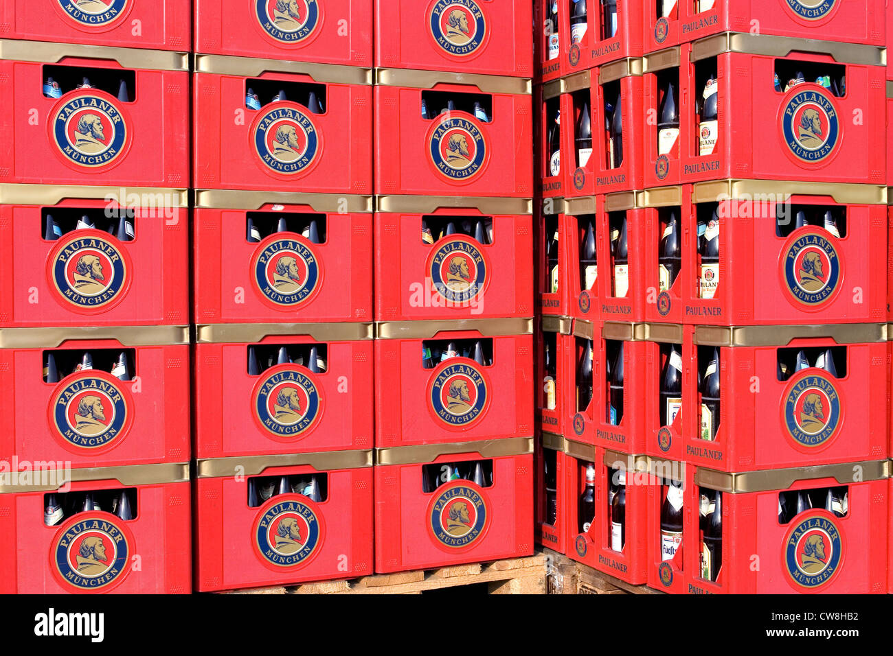 Crates of beer hi-res stock photography and images - Alamy