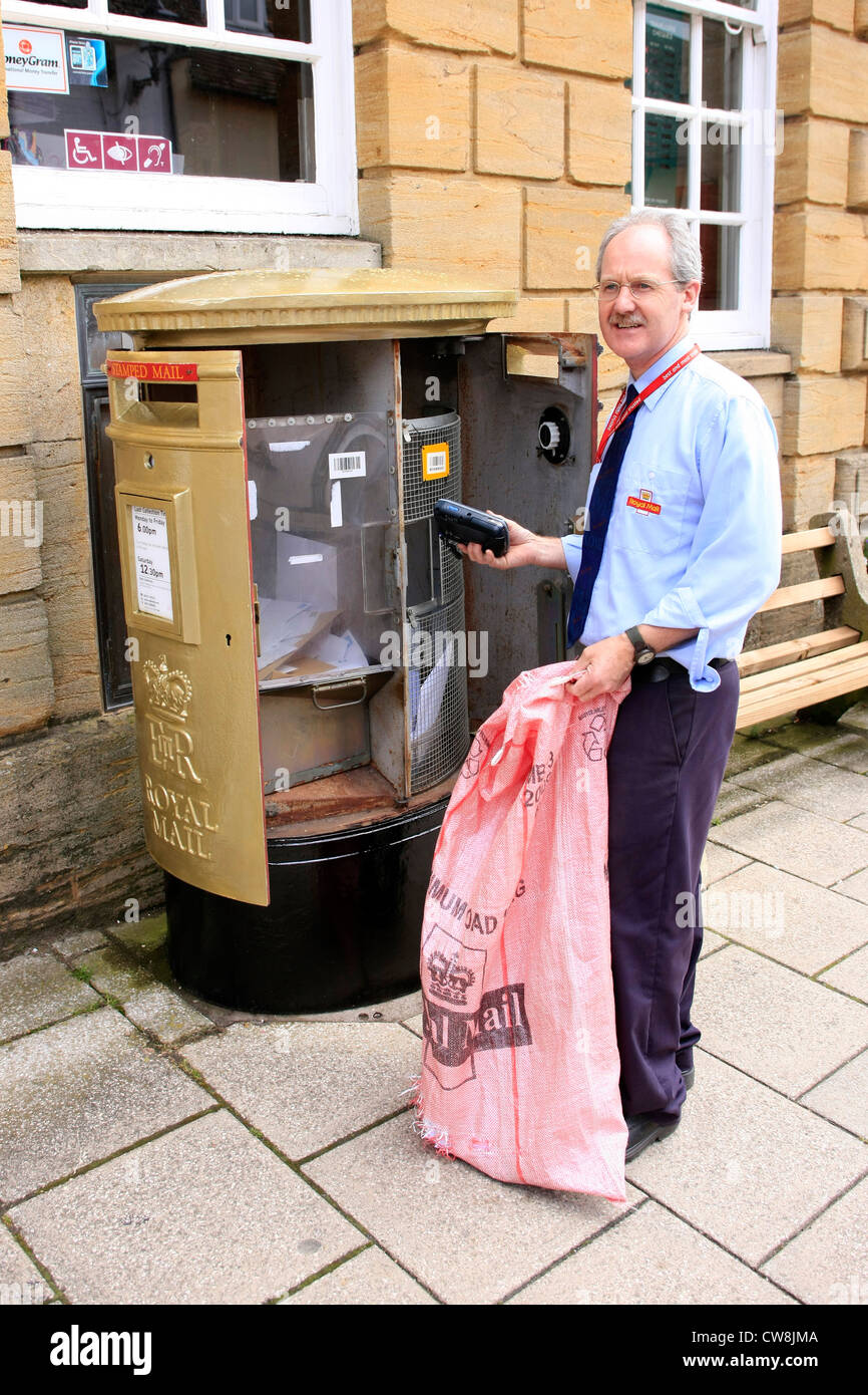 Sherborne post box hi-res stock photography and images - Alamy
