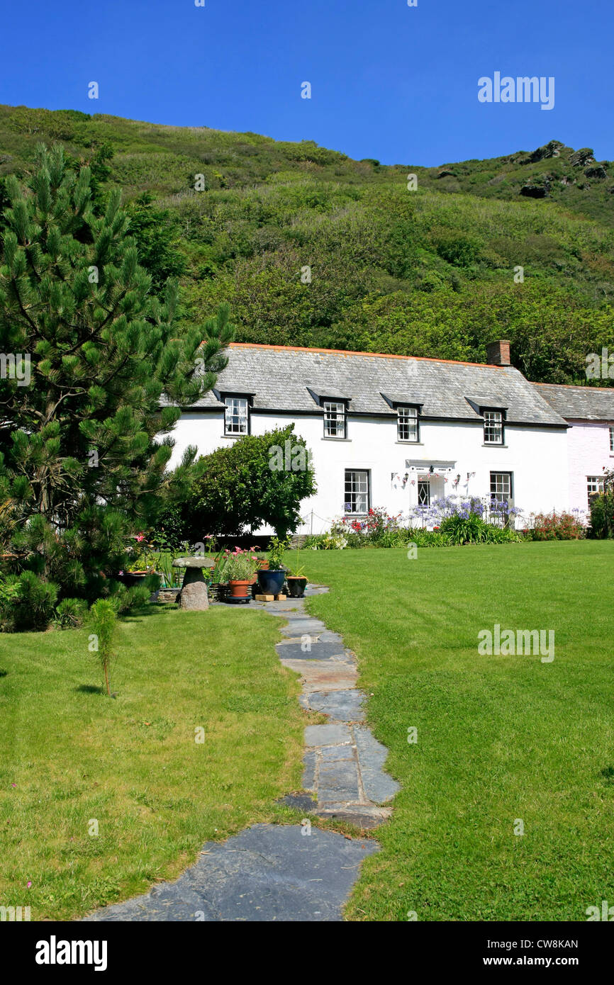 White painted cottages in Boscastle Cornwall Stock Photo - Alamy